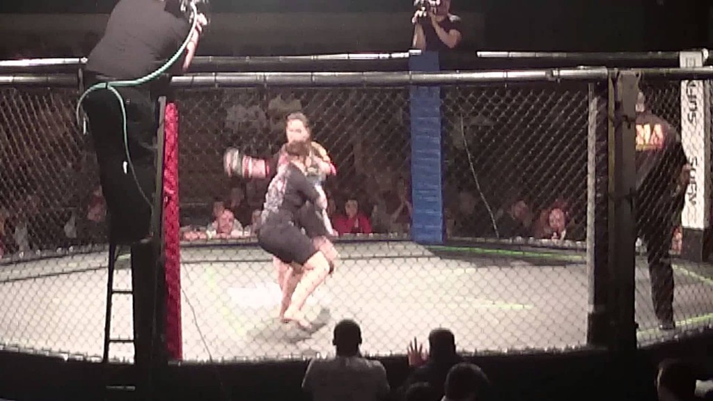 Video – Veronica Macedo KOs Chrissy Audin with a huge head kick ...